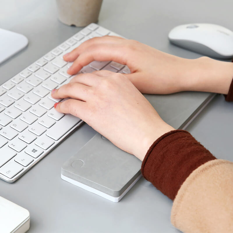Wrist pad with sticky notes