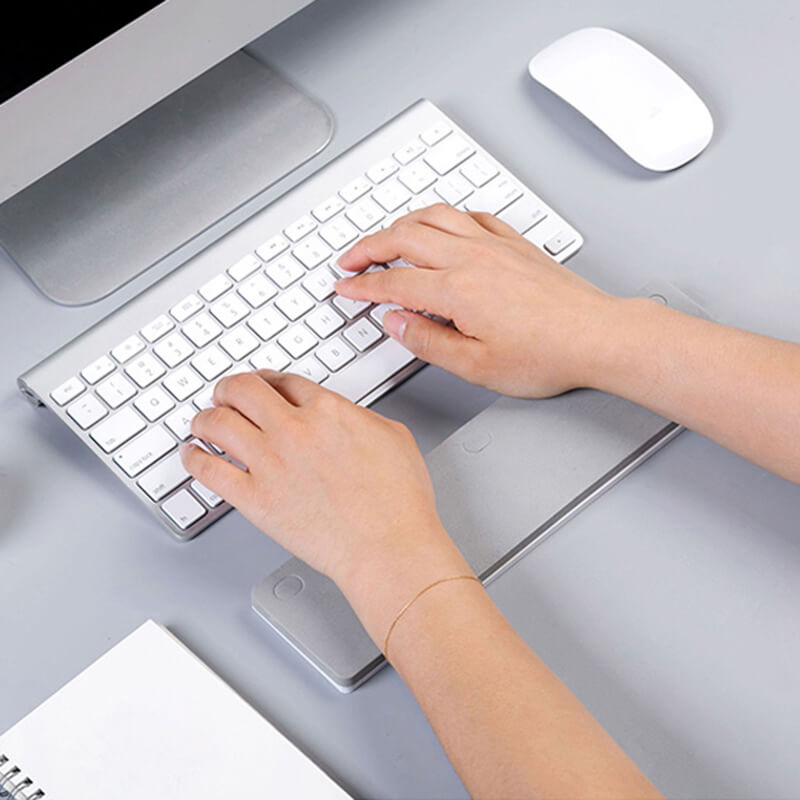 Wrist pad with sticky notes